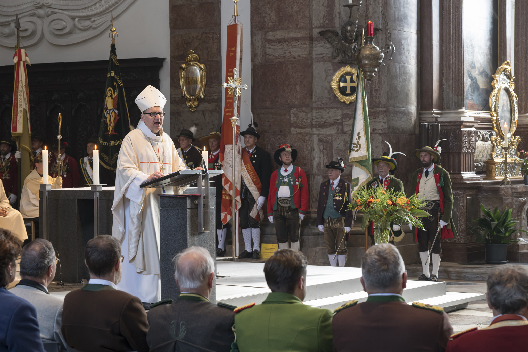 Auf zum Schwur Tiroler Land: Herz-Jesu Gelöbnismesse in der Jesuitenkirche | Südtiroler ...